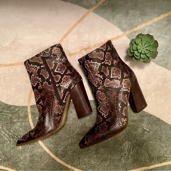 Jennifer Lopez | Shoes | Jlo Brown Snakeskin Boots | Poshmark
